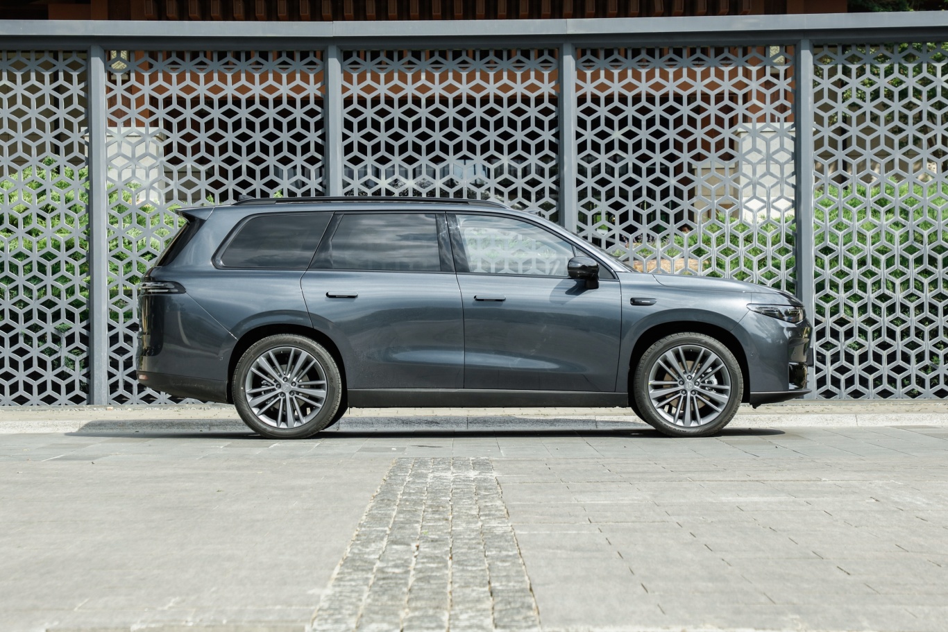 【零跑C16纯电版 630km 激光雷达智尊版 6座正侧车头向右水平图片-汽车图片大全】-易车