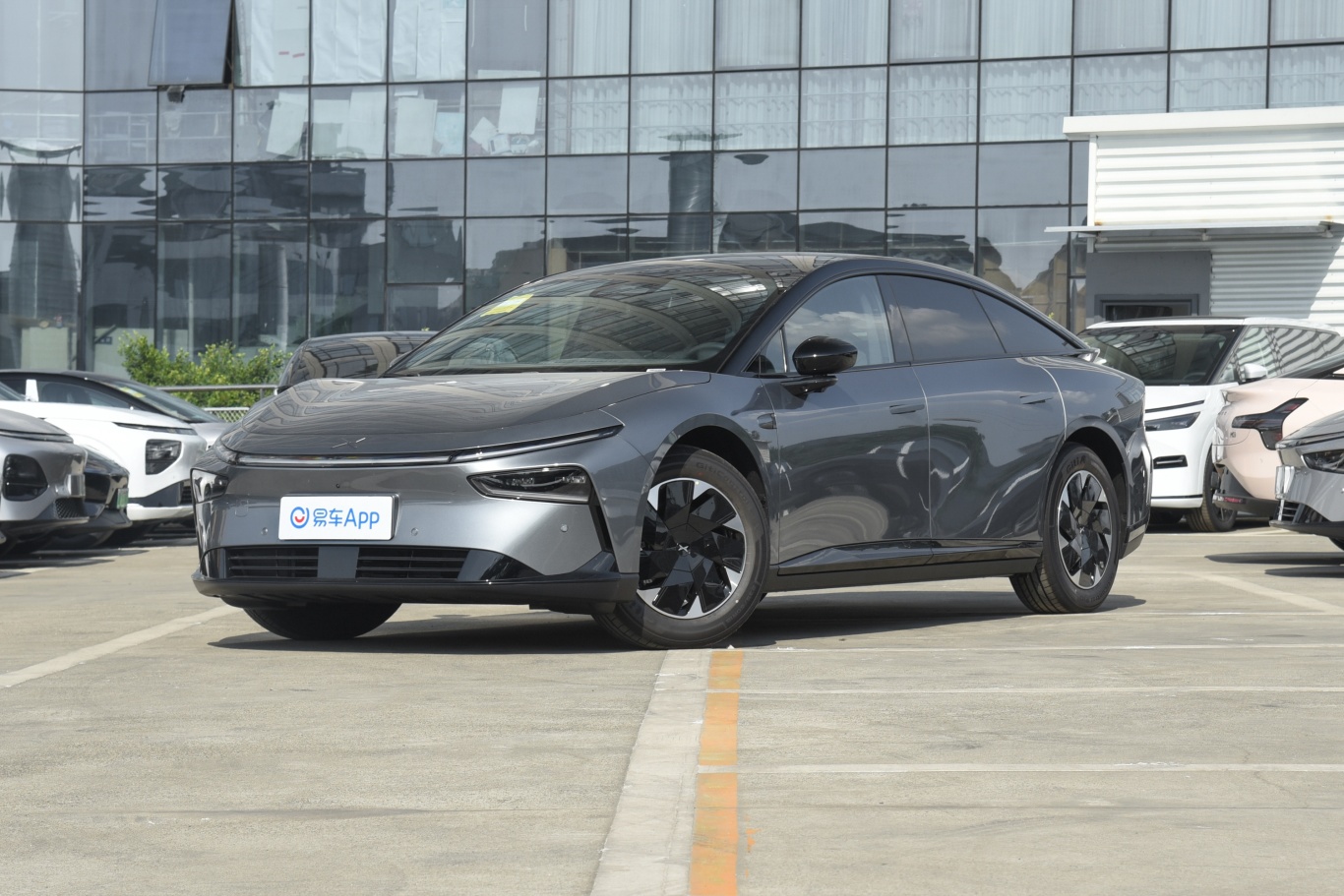 【小鹏P7+725 超长续航 Max侧前45度车头向左水平图片-汽车图片大全】-易车