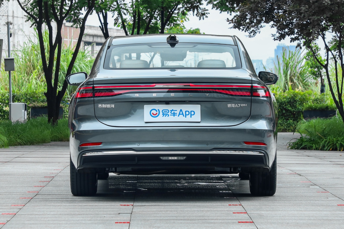 【银河A71.5L 150km 星舰版正后水平图片-汽车图片大全】-易车