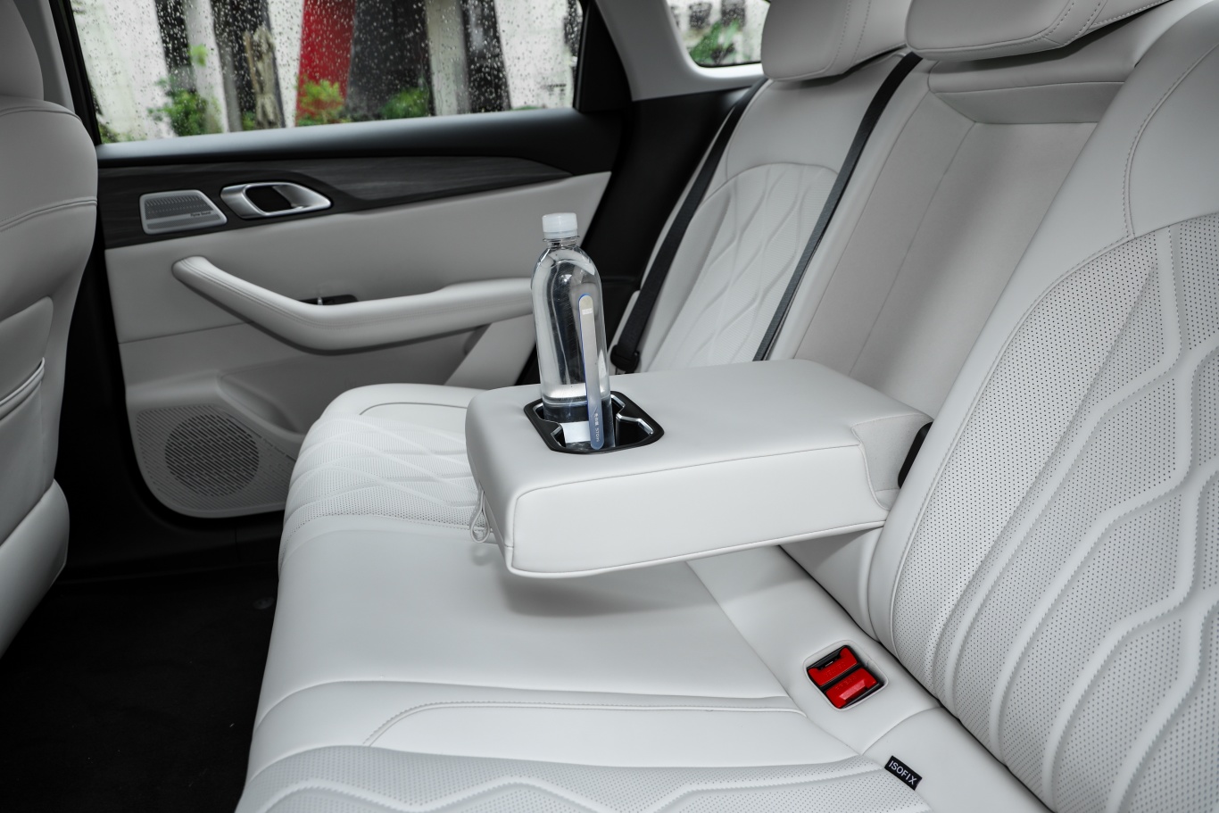 【银河A71.5L 150km 星舰版后排(第二排)杯架图片-汽车图片大全】-易车