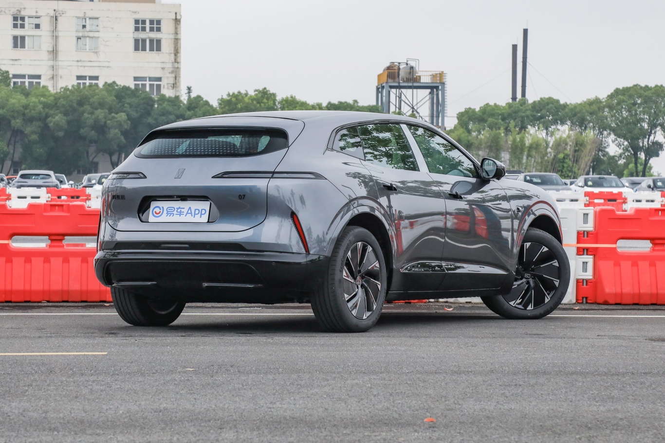【阿维塔07纯电版 650km 后驱Pro+侧后45度车头向右水平图片-汽车图片大全】-易车