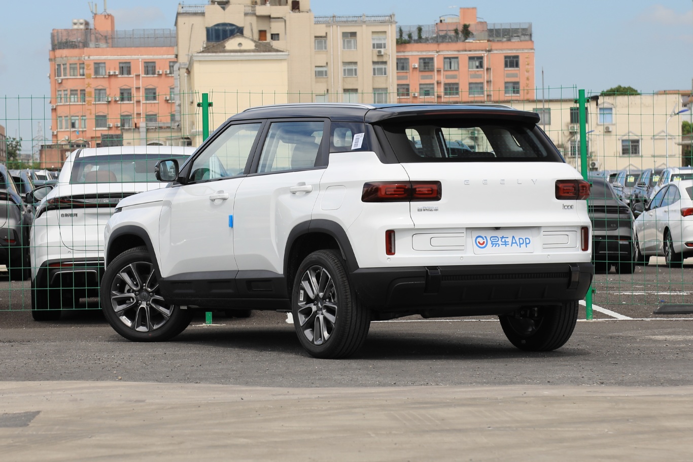 【吉利ICON1.5T 双离合尊贵版侧后45度车头向左水平图片-汽车图片大全】-易车