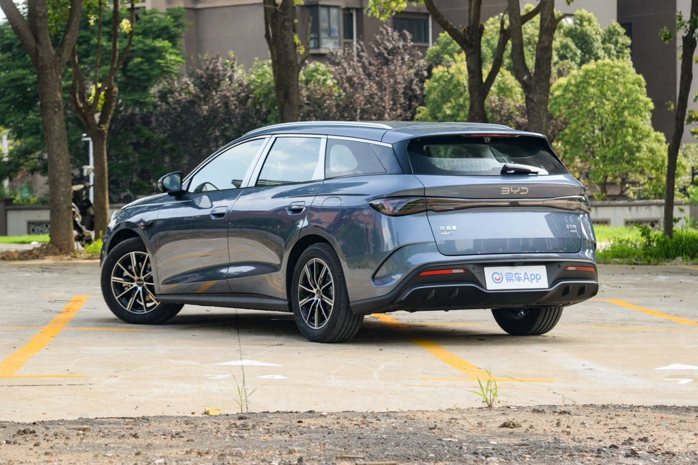 【海豹06DM-i旅行版DM-i 1.5L 150km 尊享型侧后45度车头向左水平图片-汽车图片大全】-易车