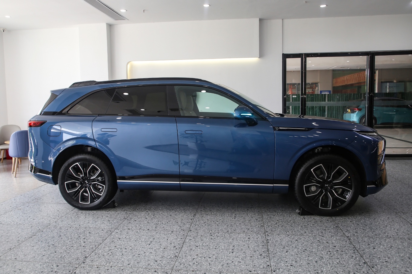 【小鹏G9725 后驱超长续航Max正侧车头向右水平图片-汽车图片大全】-易车