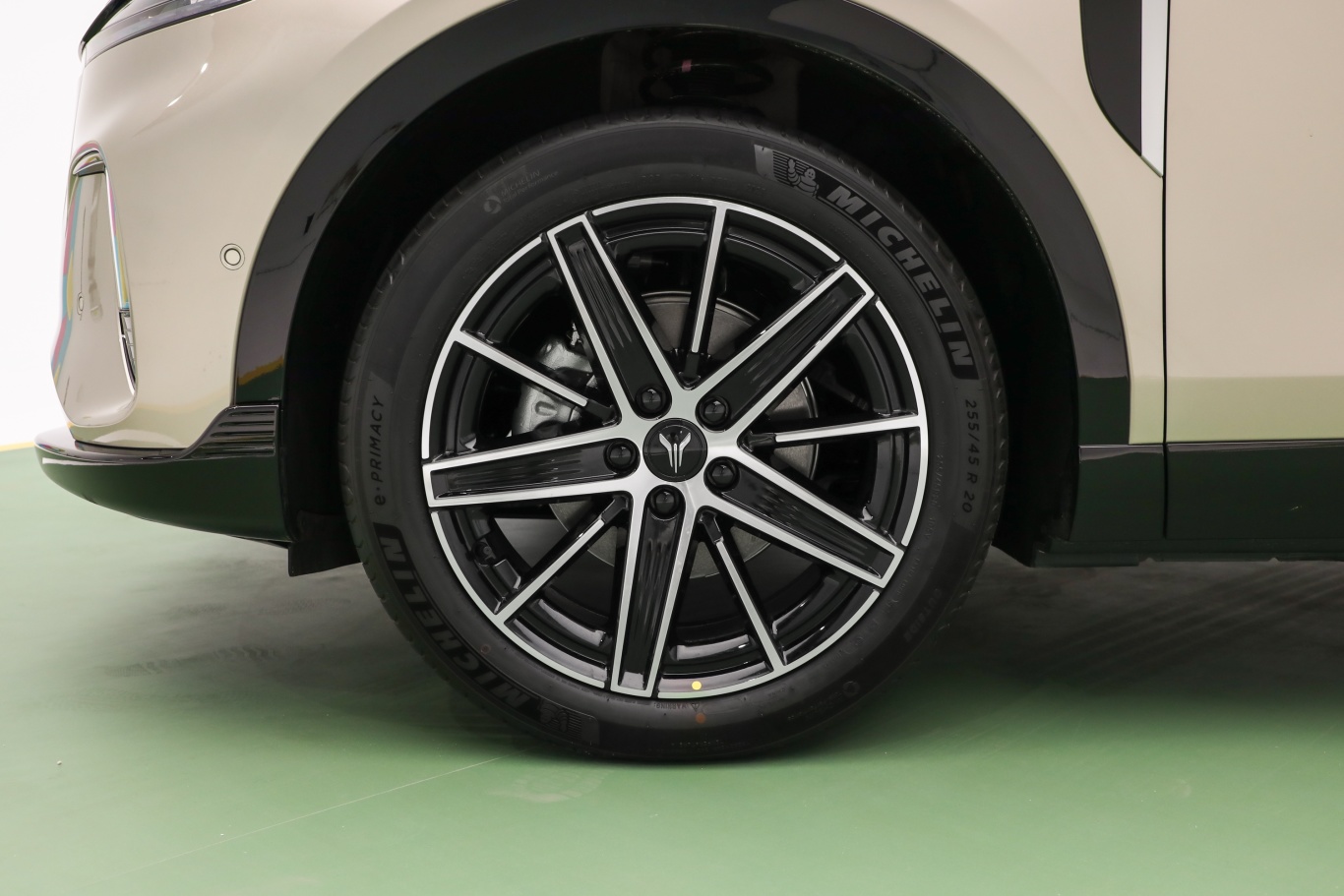 【岚图知音650km 后驱乾崑版前轮毂造型图片-汽车图片大全】-易车