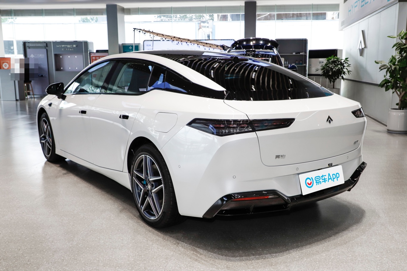 【昊铂GT710km 710 Max版侧后45度车头向左水平图片-汽车图片大全】-易车