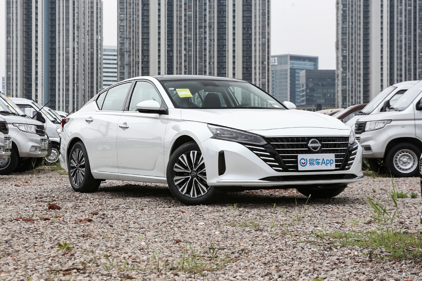 【天籁2.0L XL-TLS 悦享版侧前45度车头向右水平图片-汽车图片大全】-易车