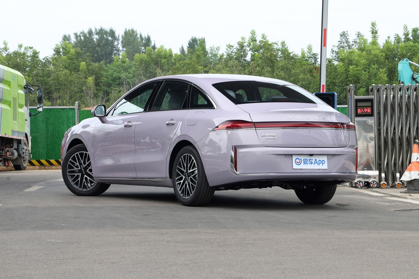 【荣威M7 DMH1.5L 160km 悦享版侧后45度车头向左水平图片-汽车图片大全】-易车