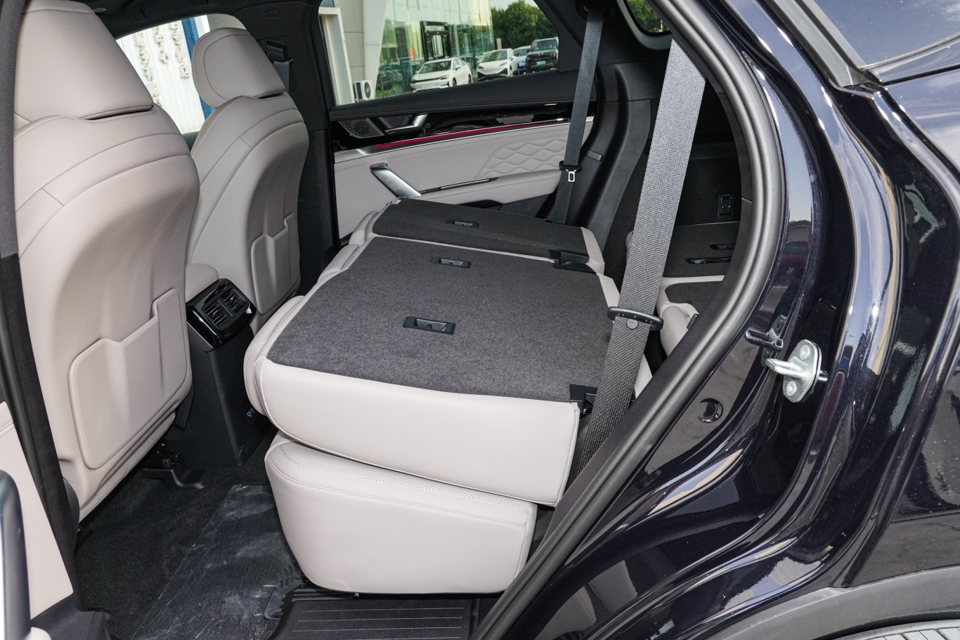 【唐DM-i 智驾版 1.5T 175km 尊贵型后排空间图片-汽车图片大全】-易车