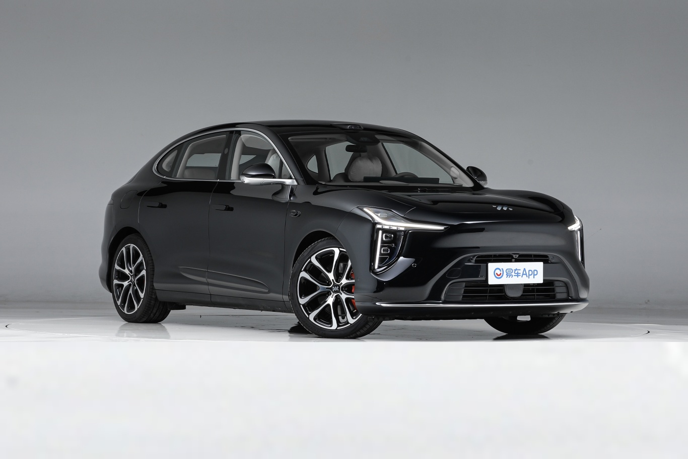 【智己LS6增程版 450km 后驱66 Max+侧前45度车头向右水平图片-汽车图片大全】-易车