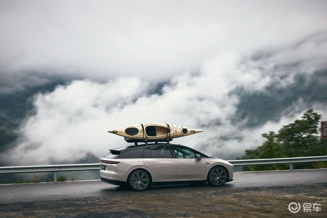 理想i6实车曝光 配备大容量前备厢_易车