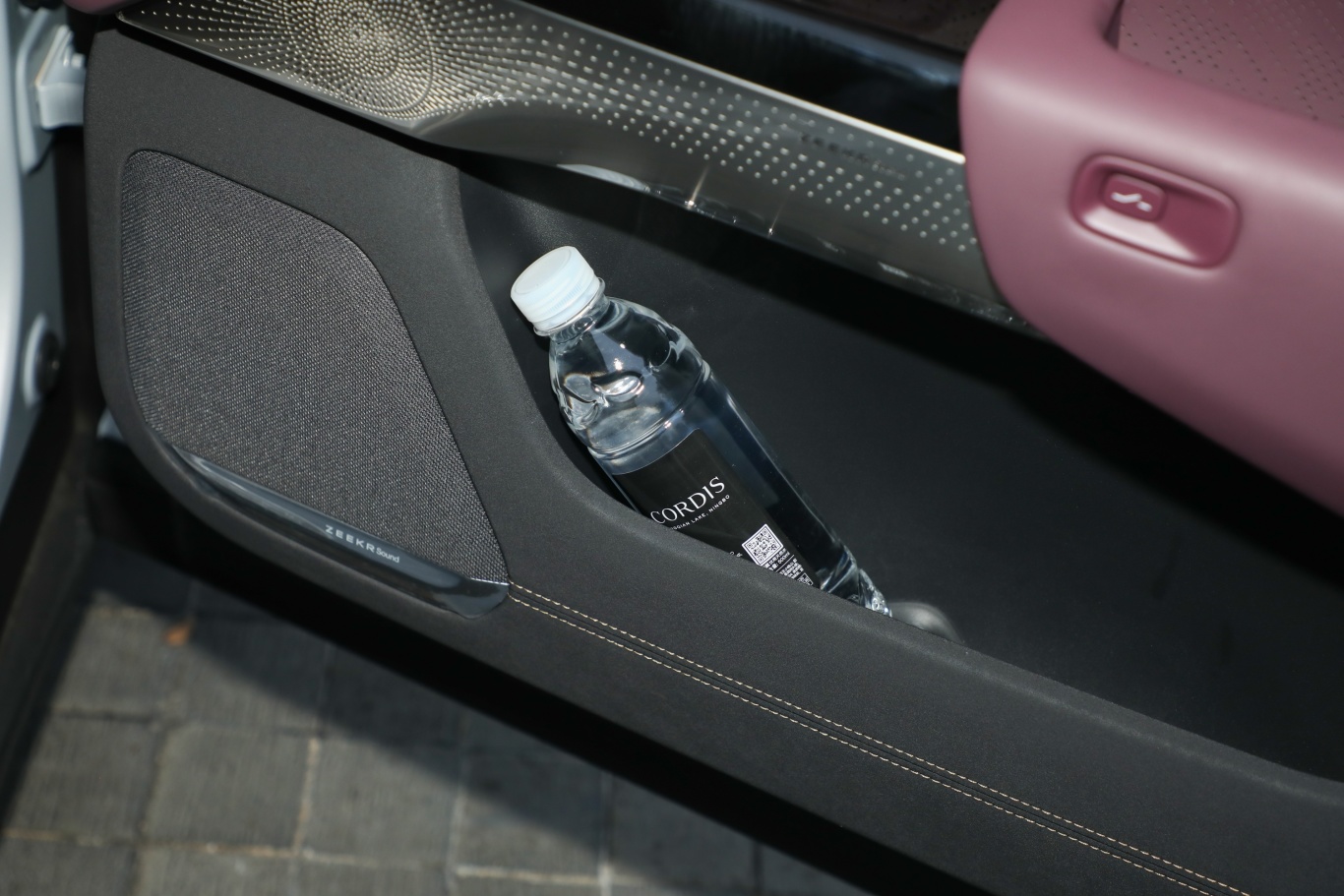 【ZEEKR 7X715km 四驱长续航Ultra版副驾驶位图片-汽车图片大全】-易车