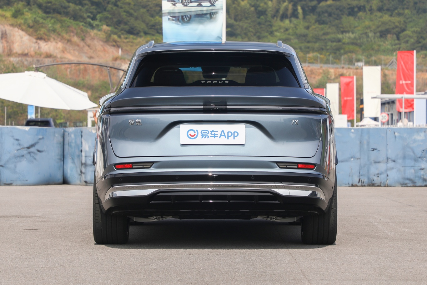 【ZEEKR 7X715km 四驱长续航Ultra版正后水平图片-汽车图片大全】-易车