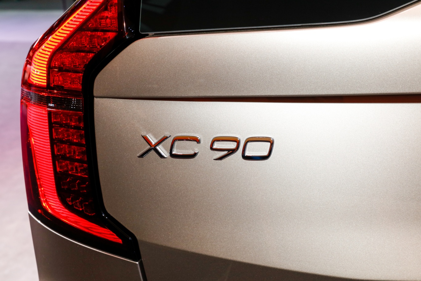 【沃尔沃XC90 插电混动2.0T 84km 智尊豪华版 7座外观图片-汽车图片大全】-易车