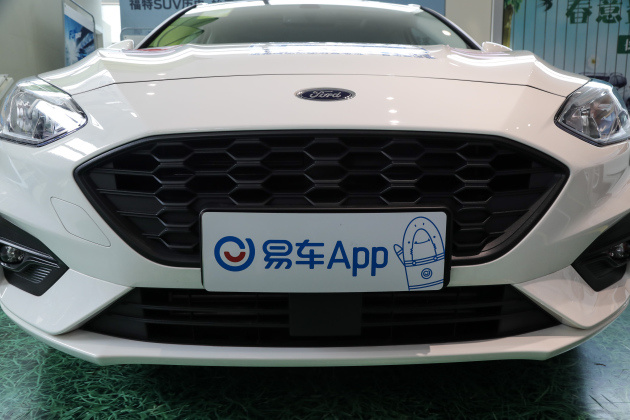 带你走近福克斯！还配备胎压显示、主动闭合式进气格栅！让速腾瑟瑟发抖！ 快来瞧瞧_易车